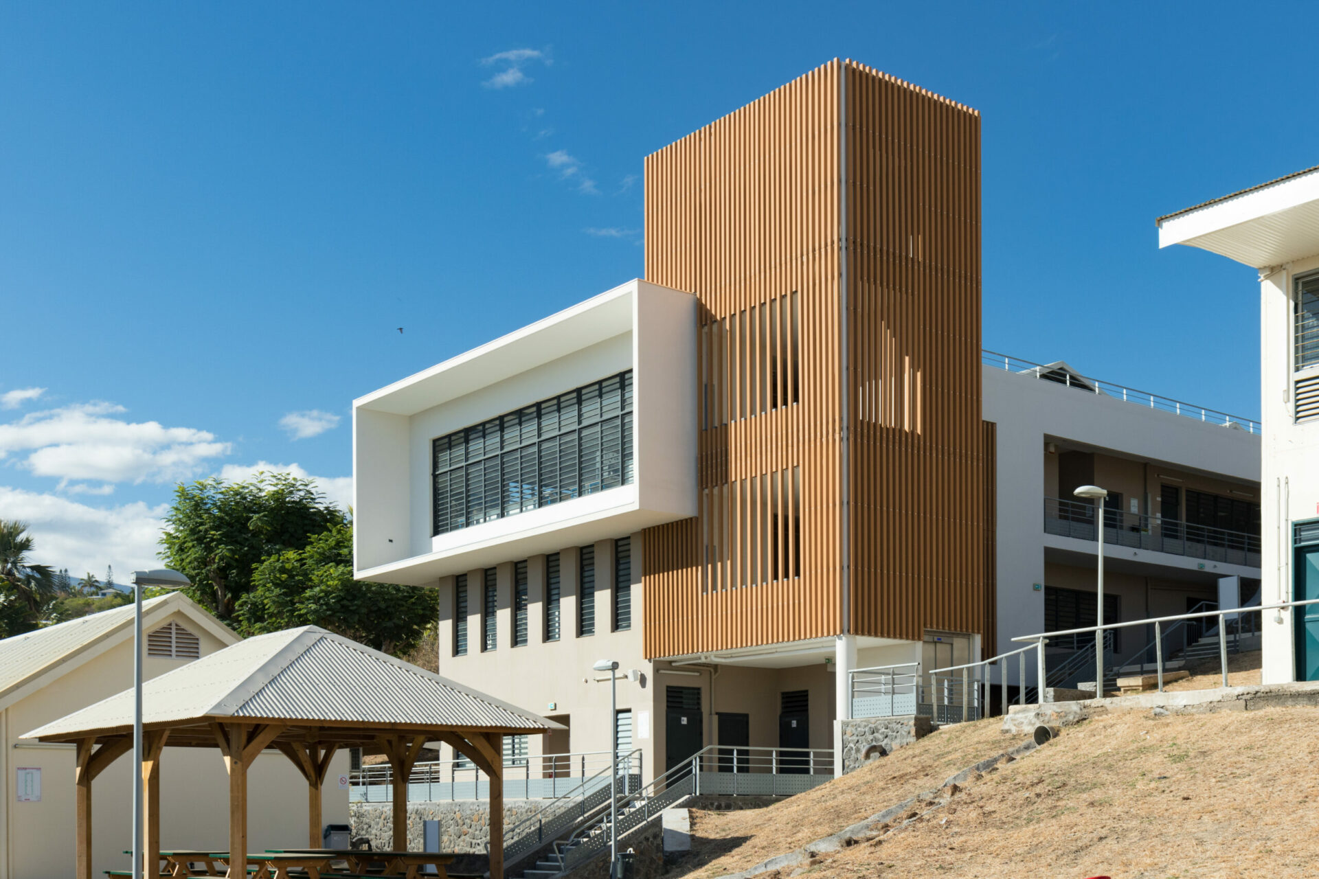 LYCÉE EVARISTE DE PARNY